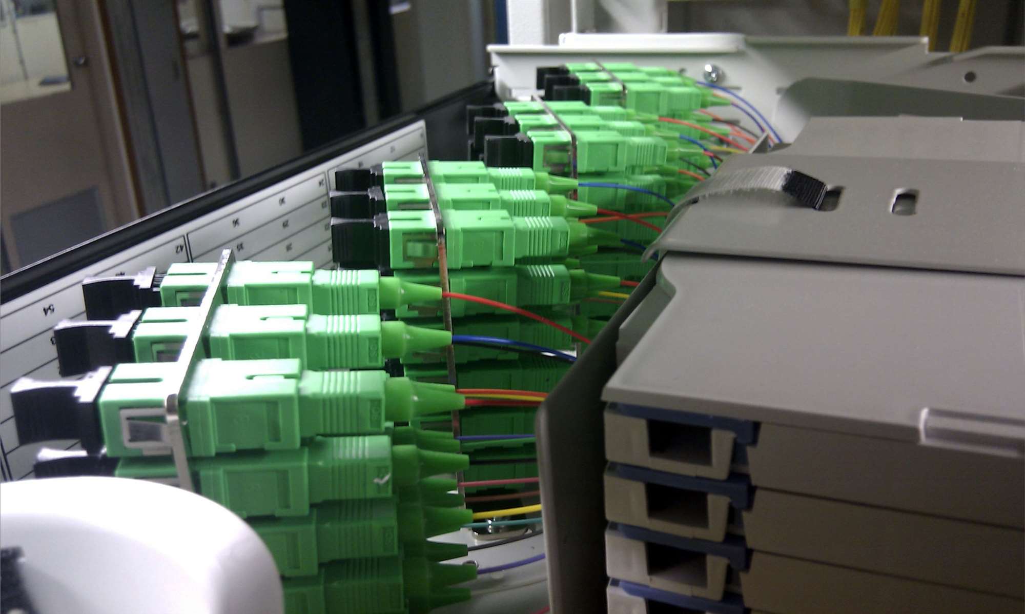 Photos: Inside an NBN fibre access node - Networking - iTnews Photos: Inside an NBN fibre access node - Networking - iTnews