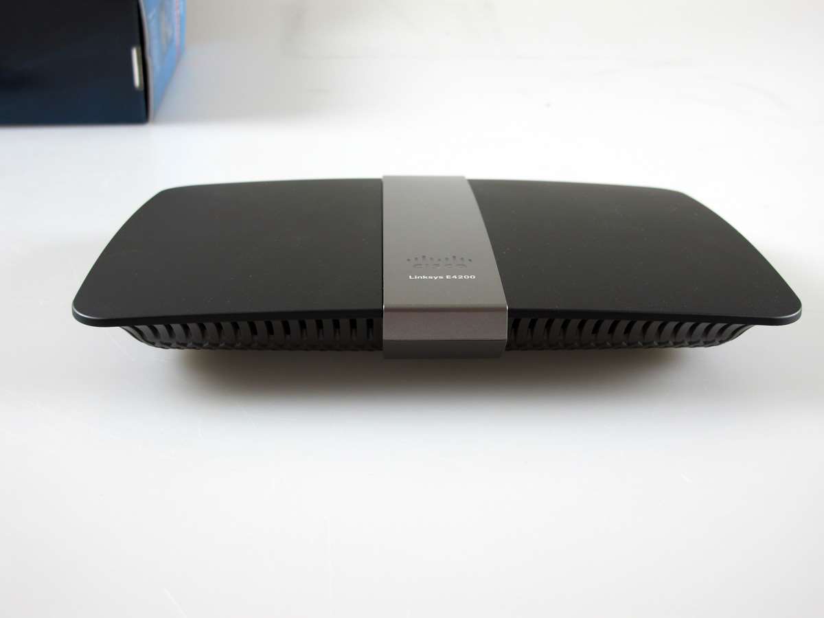 Unboxed: Cisco's brand new Linksys E4200 router - Collaboration ...