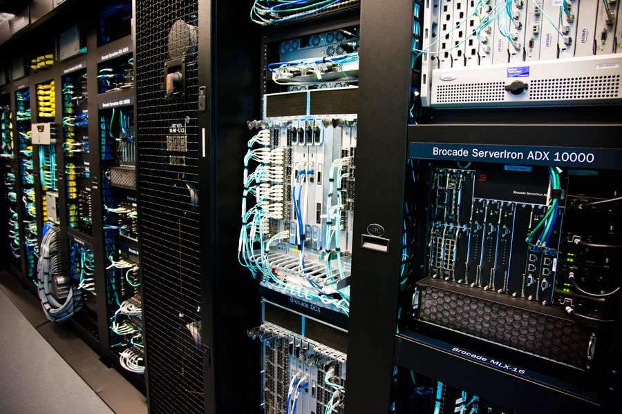 Photos: Brocade shows off its answer to Cisco UCS - iTnews