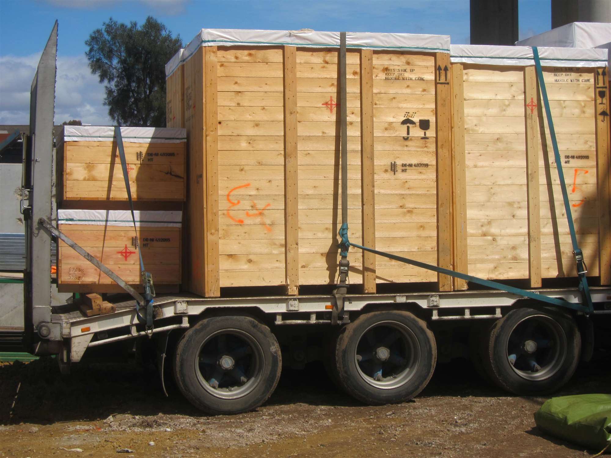 Photos: UPS units arrive at NextDC Melbourne - iTnews