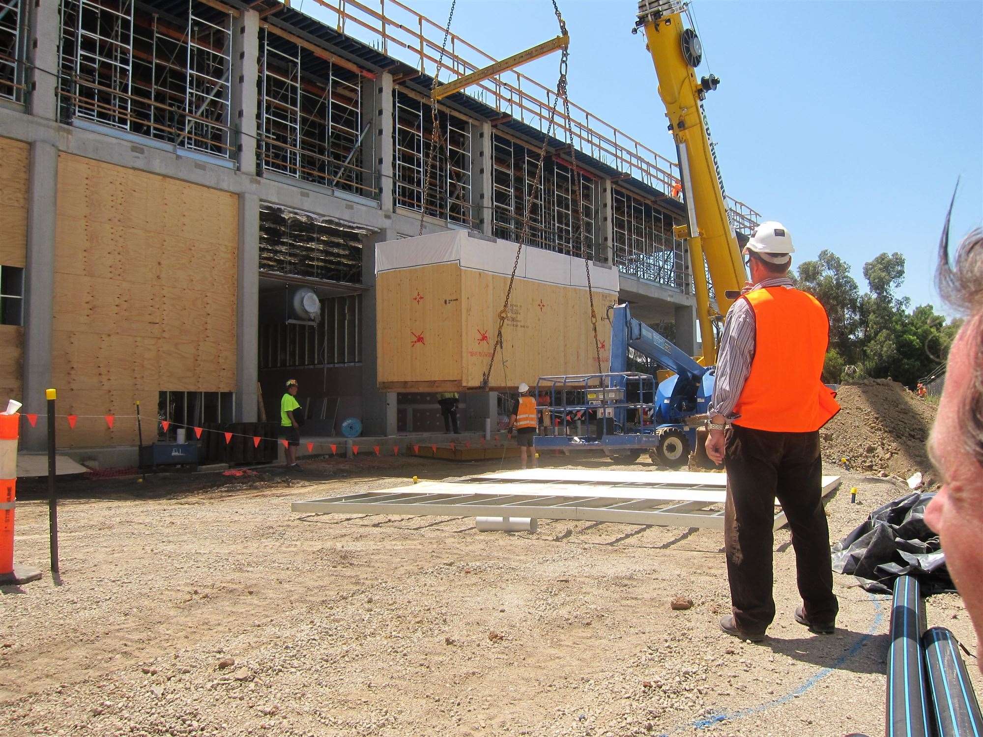 Photos: UPS units arrive at NextDC Melbourne - iTnews