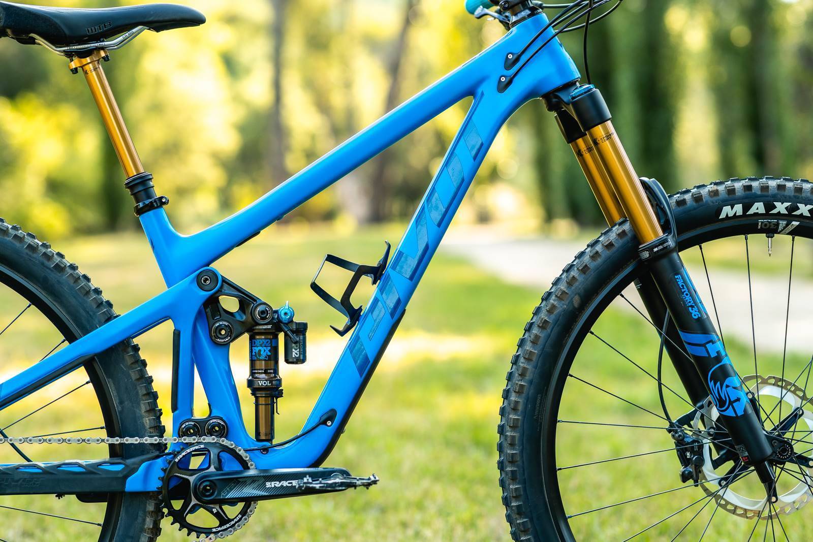 First rides on the all-new Pivot Switchblade - Australian Mountain Bike ...