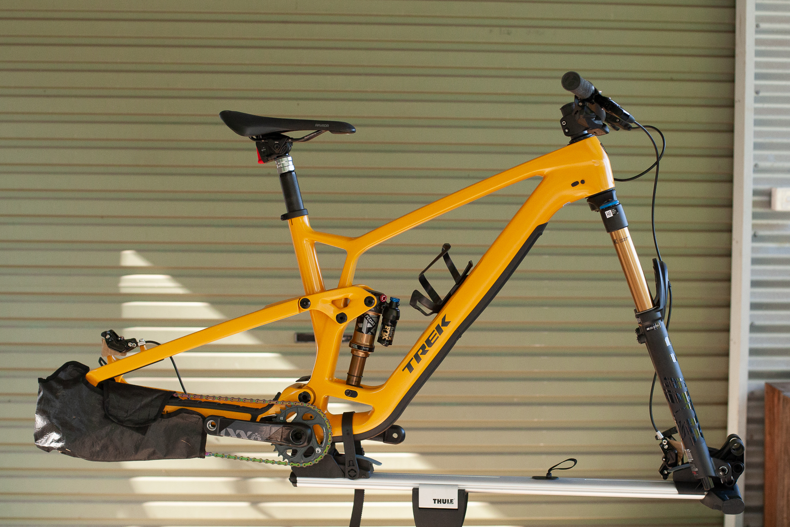 How to pack your bike in a Thule RoundTrip bag | AMBmag.com.au