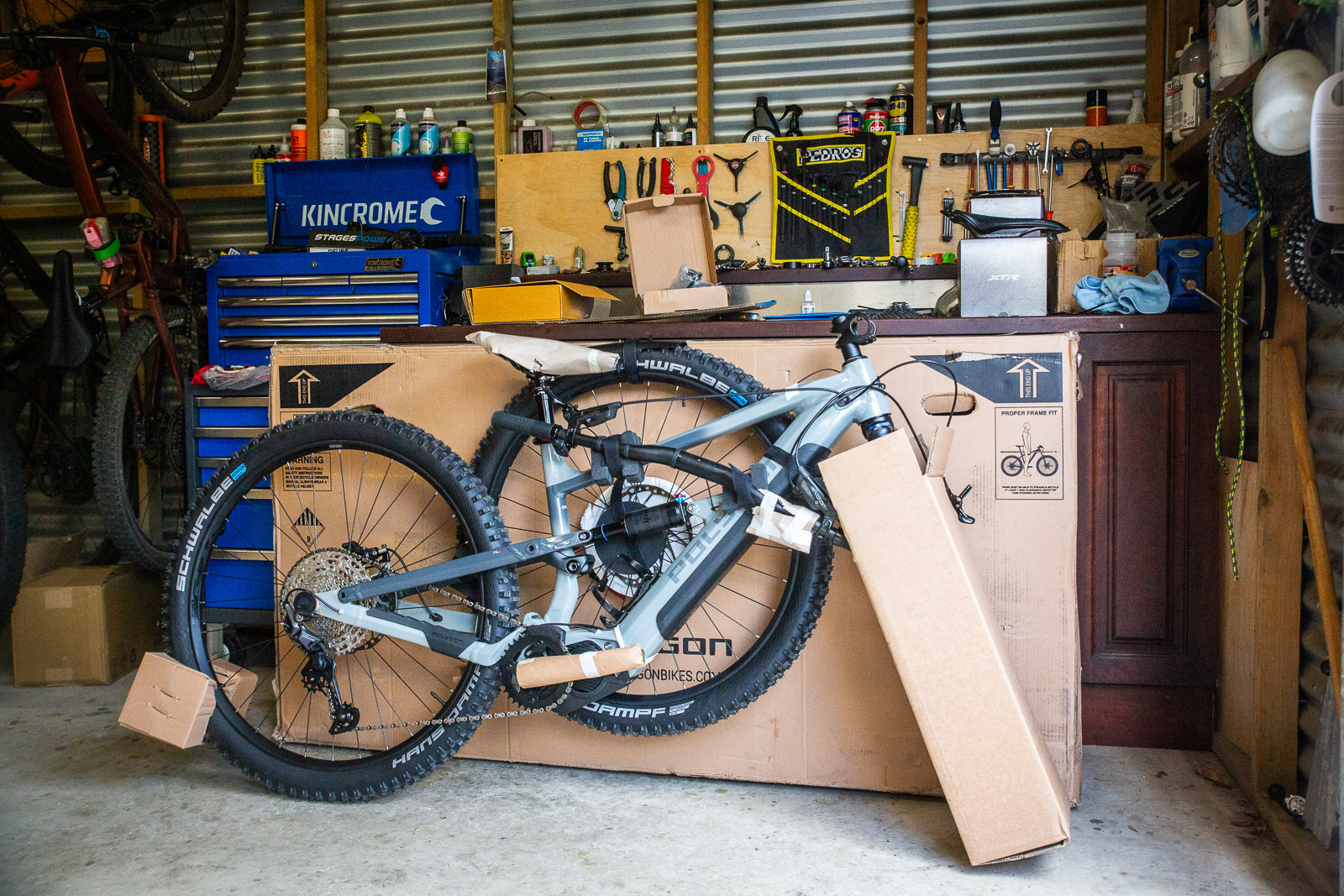 Unboxing a Polygon Siskiu T6E e-bike from Bikes Online