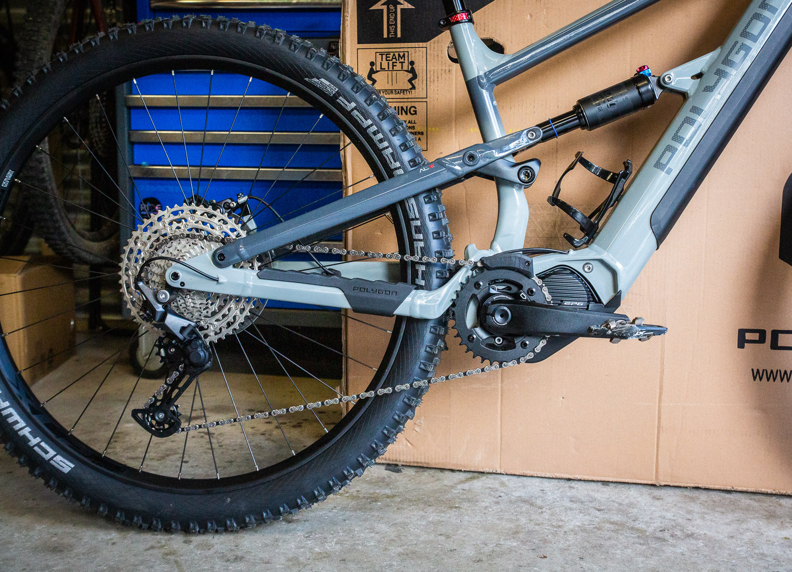 Unboxing a Polygon Siskiu T6E e-bike from Bikes Online