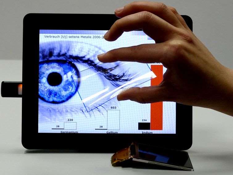 Scientists show off cheap plastic touchscreen - iTnews