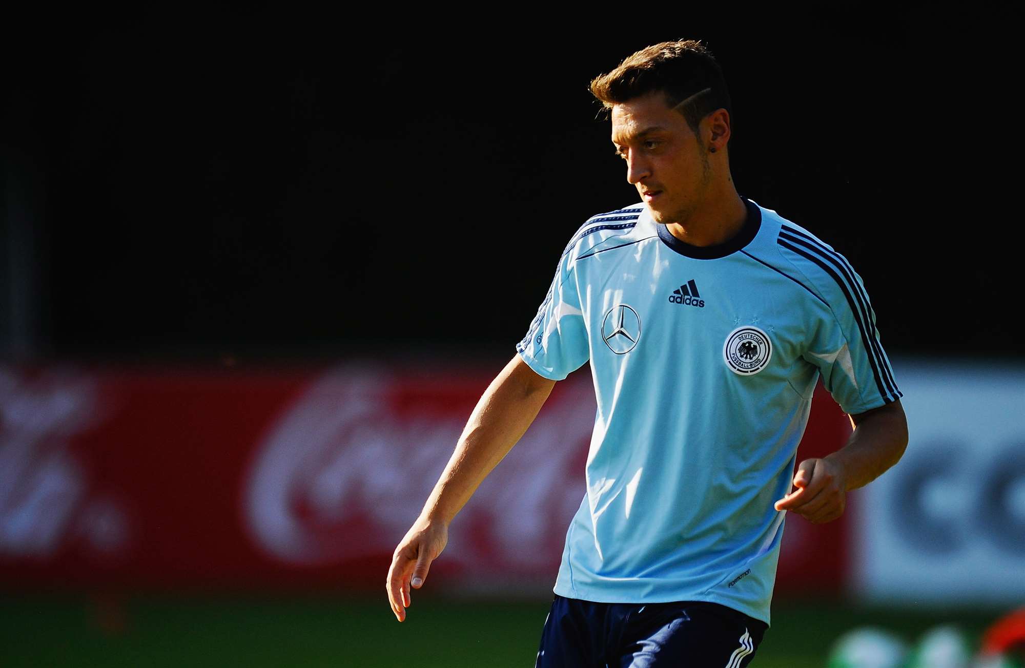 Ozil targets Premier League title - FTBL | The home of football in ...