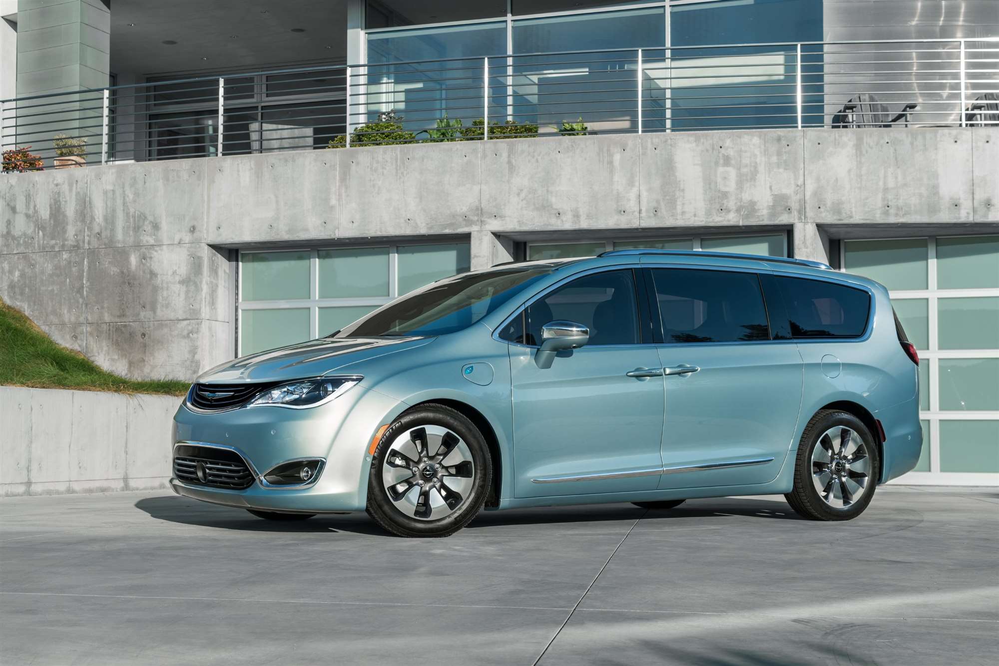 Google, Fiat to make 100 self-driving minivans - iTnews
