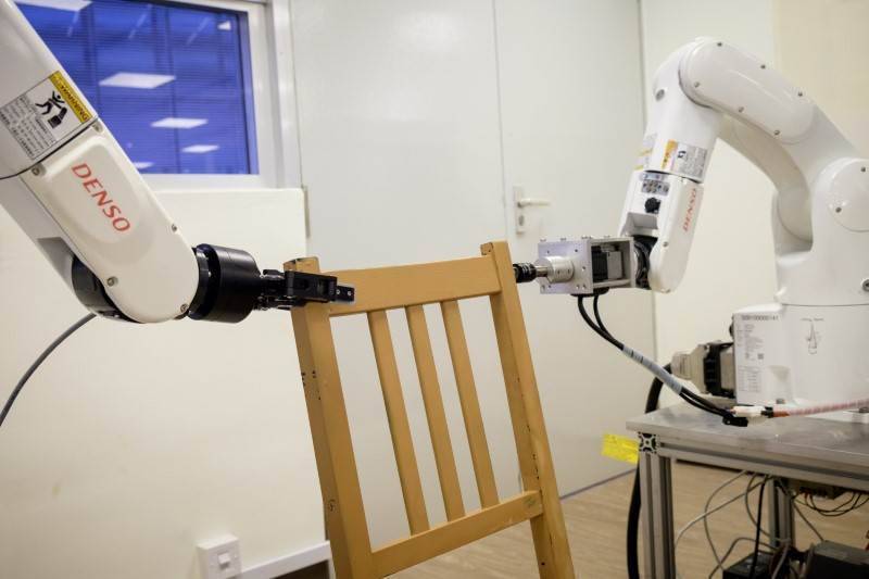 Robot assembles IKEA chair frame - iTnews