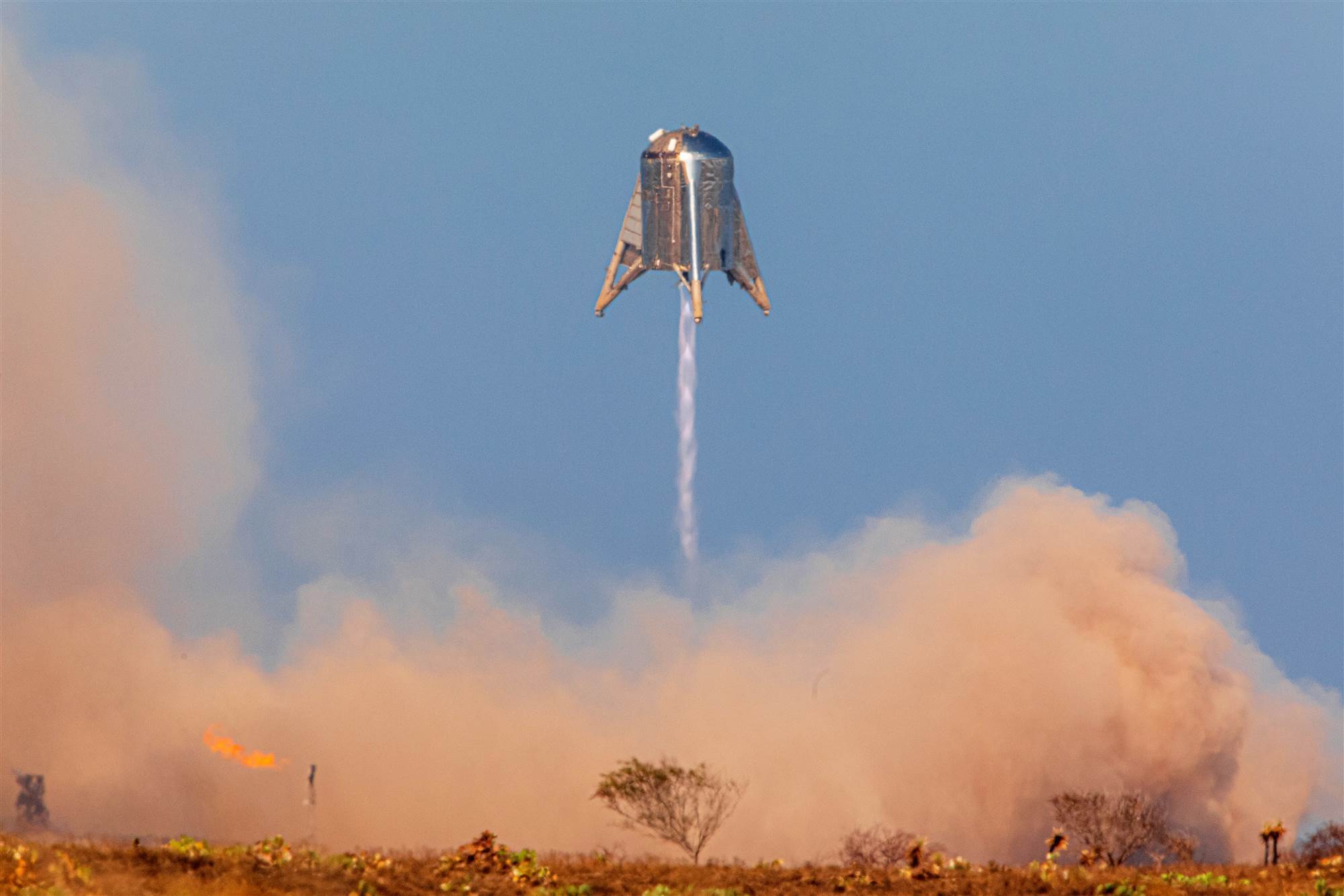 SpaceX's Mars rocket prototype rattles nearby residents in Texas flight ...