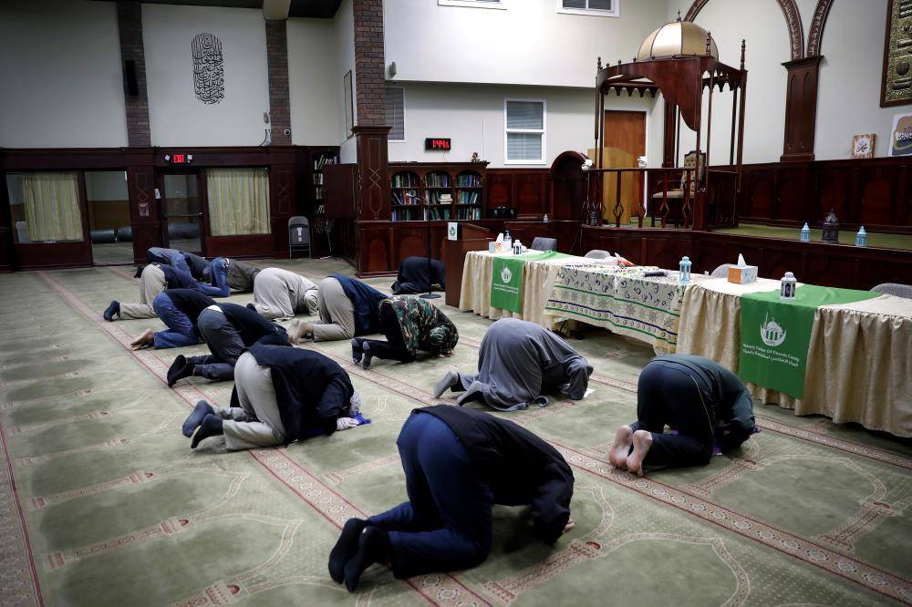 After surviving wars and pestilence, religions use technology to beat ...