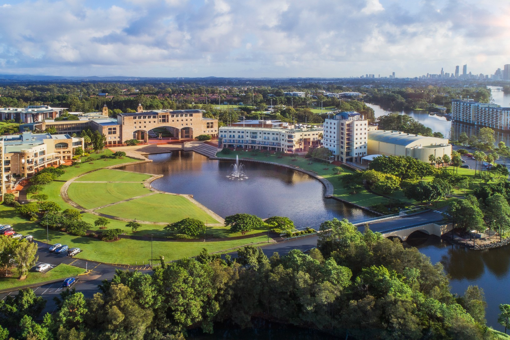 Cost-cautious Bond University edges into the cloud - iTnews