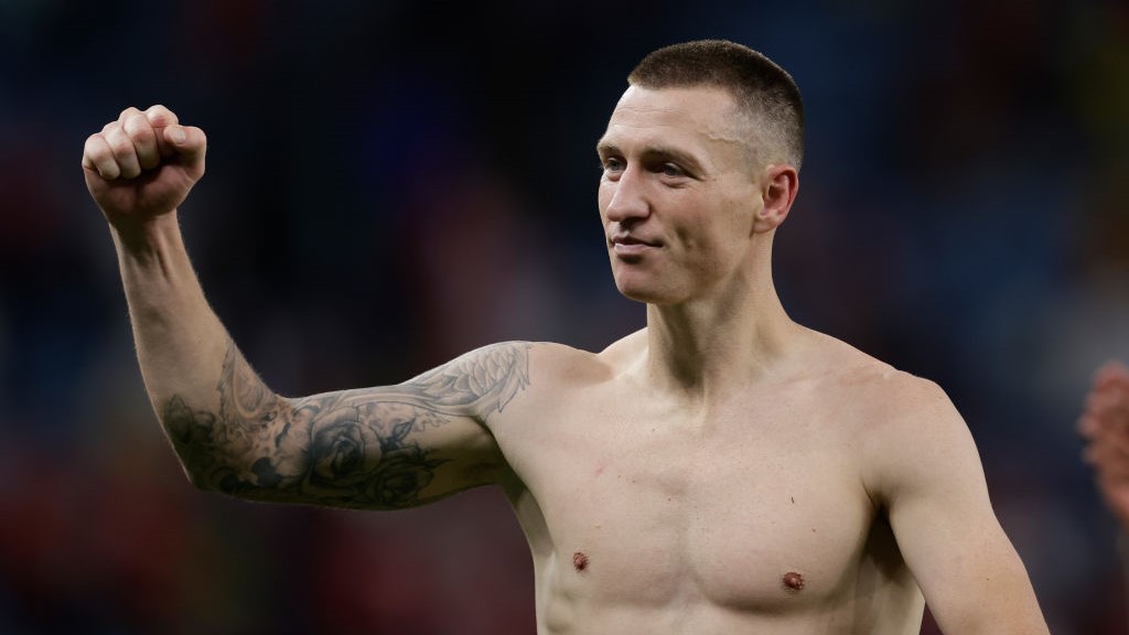 'You're getting better with age': Arnie's message to Socceroos ...