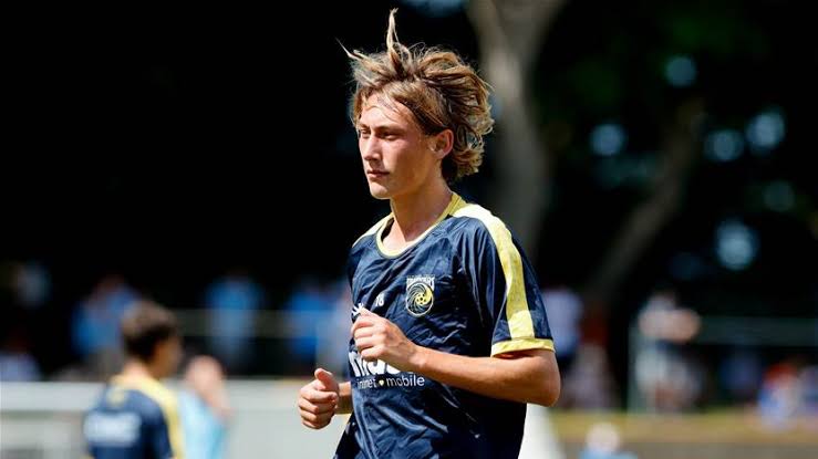 Mariners' gun defender Farrell joins Portsmouth - FTBL | The home of ...