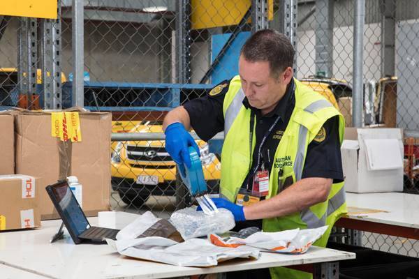 Border Force throws out paper for parcel clearances - iTnews