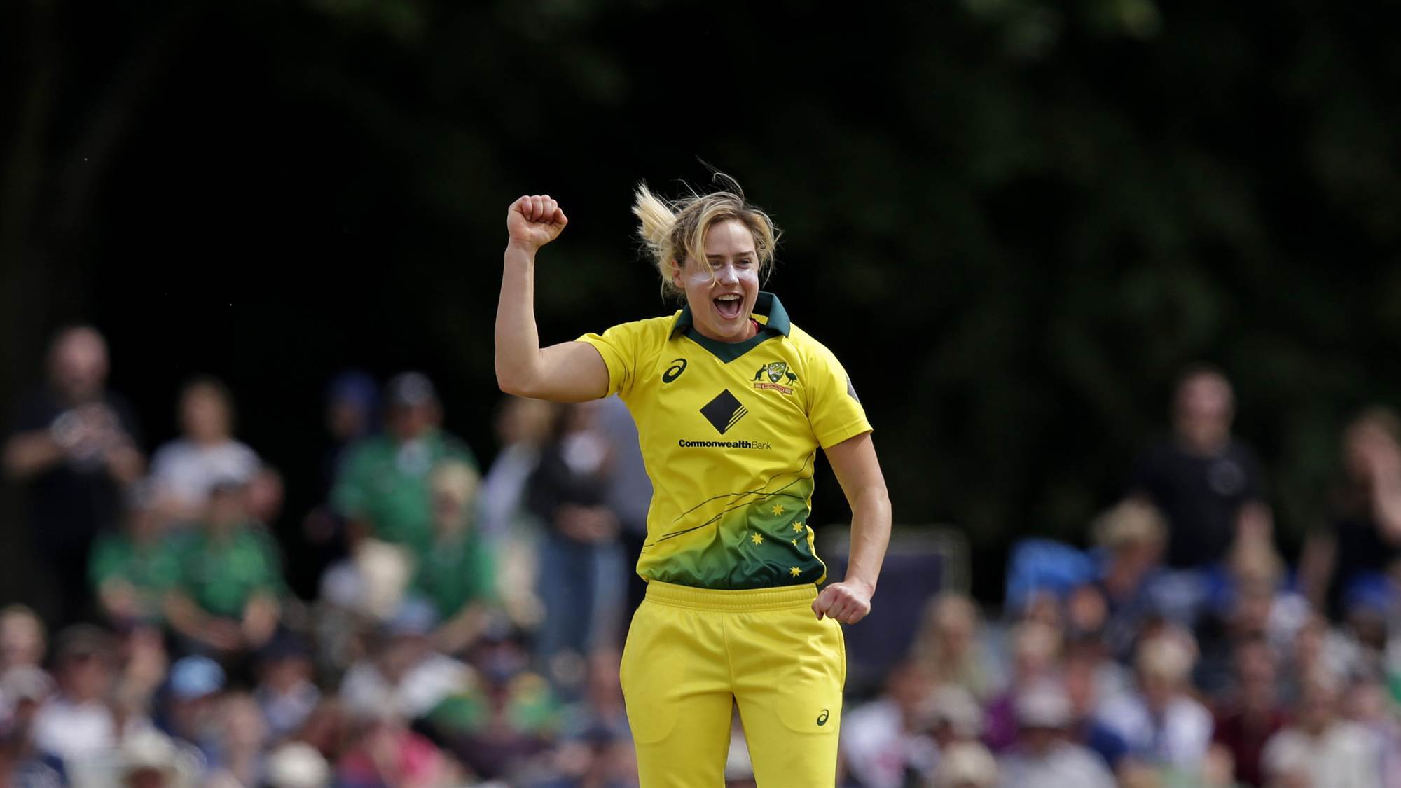 Perry breaks record as Australia smash England - Cricket - The Women's ...