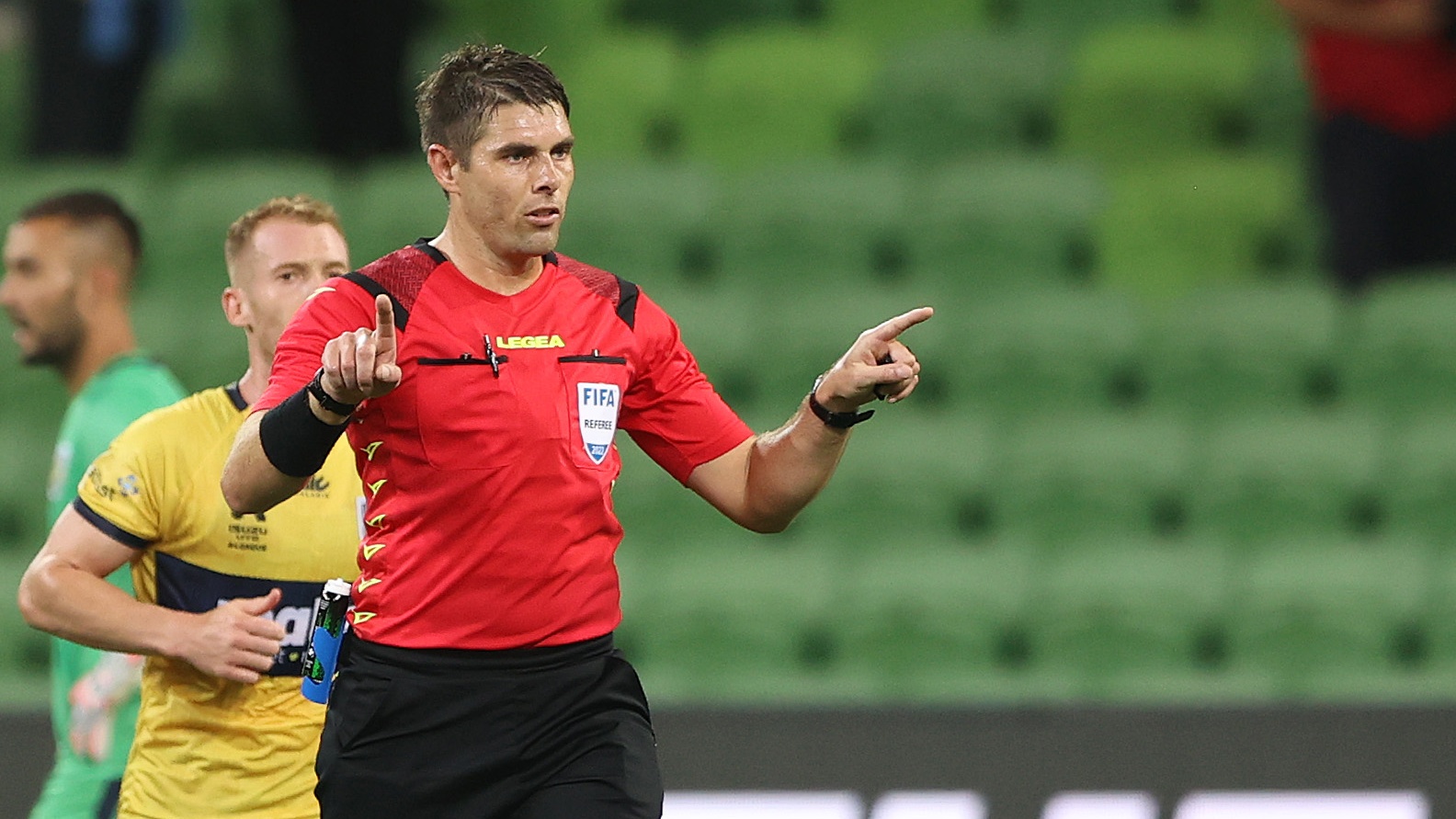 A-League coach Garcia blasts referees: 'I don't understand'