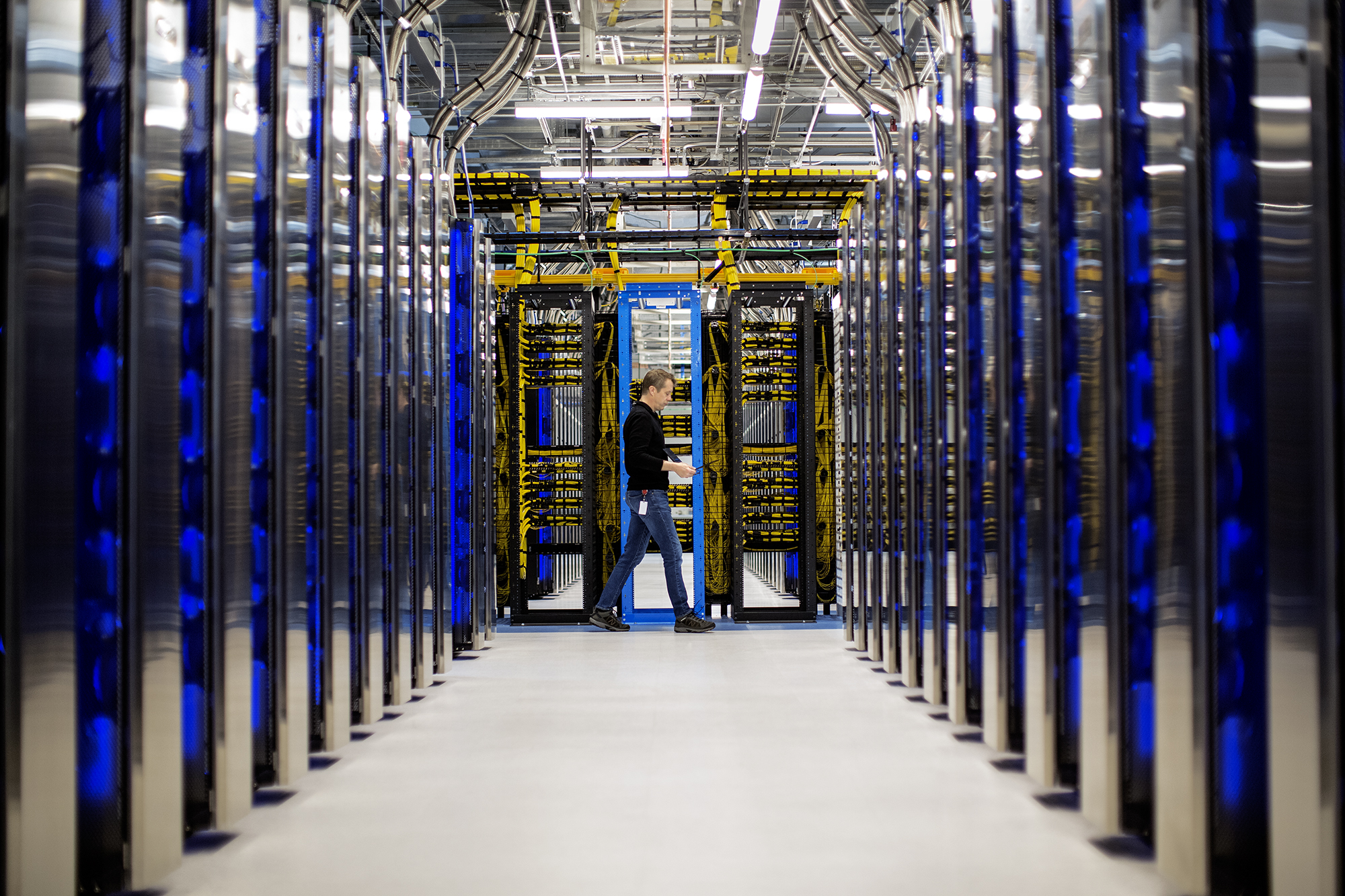 Microsoft Will Build Up To 100 New Data Centres Each Year Data Centre Microsoft Will Build Up To 100 New Data Centres Each Year Data Centre