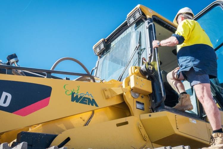 Western Earthmoving brings IoT to $30m fleet - iTnews