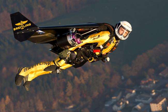 Video: "Jetman" Flies Alongside Jet Aircraft | Aerospace | Tech ...