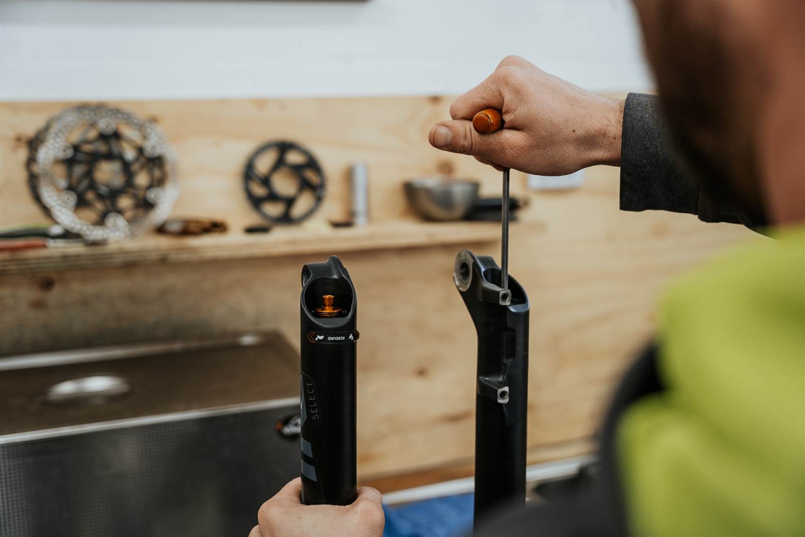 How to do a lower leg suspension fork service | AMBmag.com.au