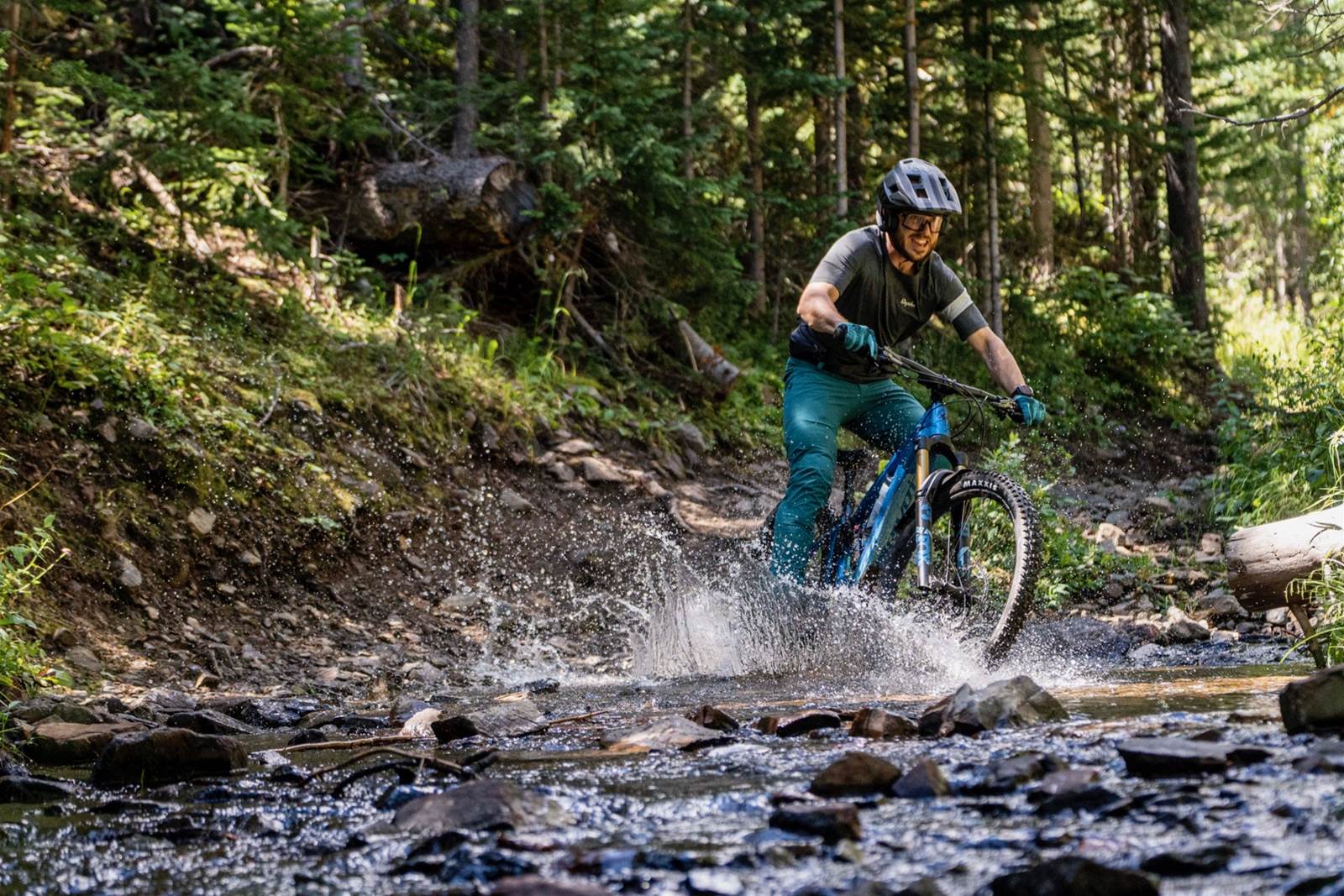 TESTED! The all-new Pivot Shuttle LT e-bike | AMBmag.com.au