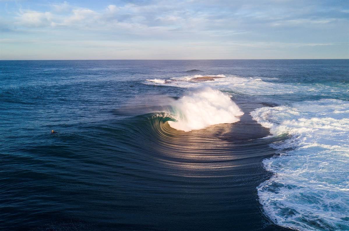 Can the 'Airwave' Turn Closeouts Into Barrelling A-frames? - Tracks ...