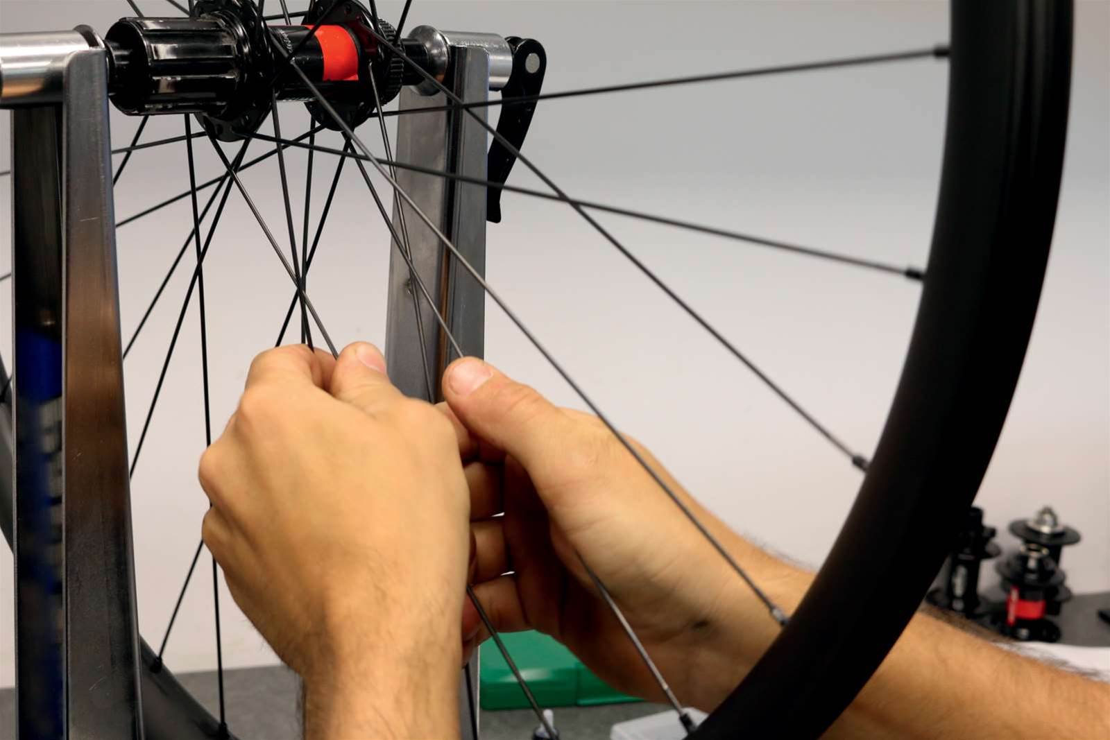 How to build your own wheels in fourteen steps - Australian Mountain ...