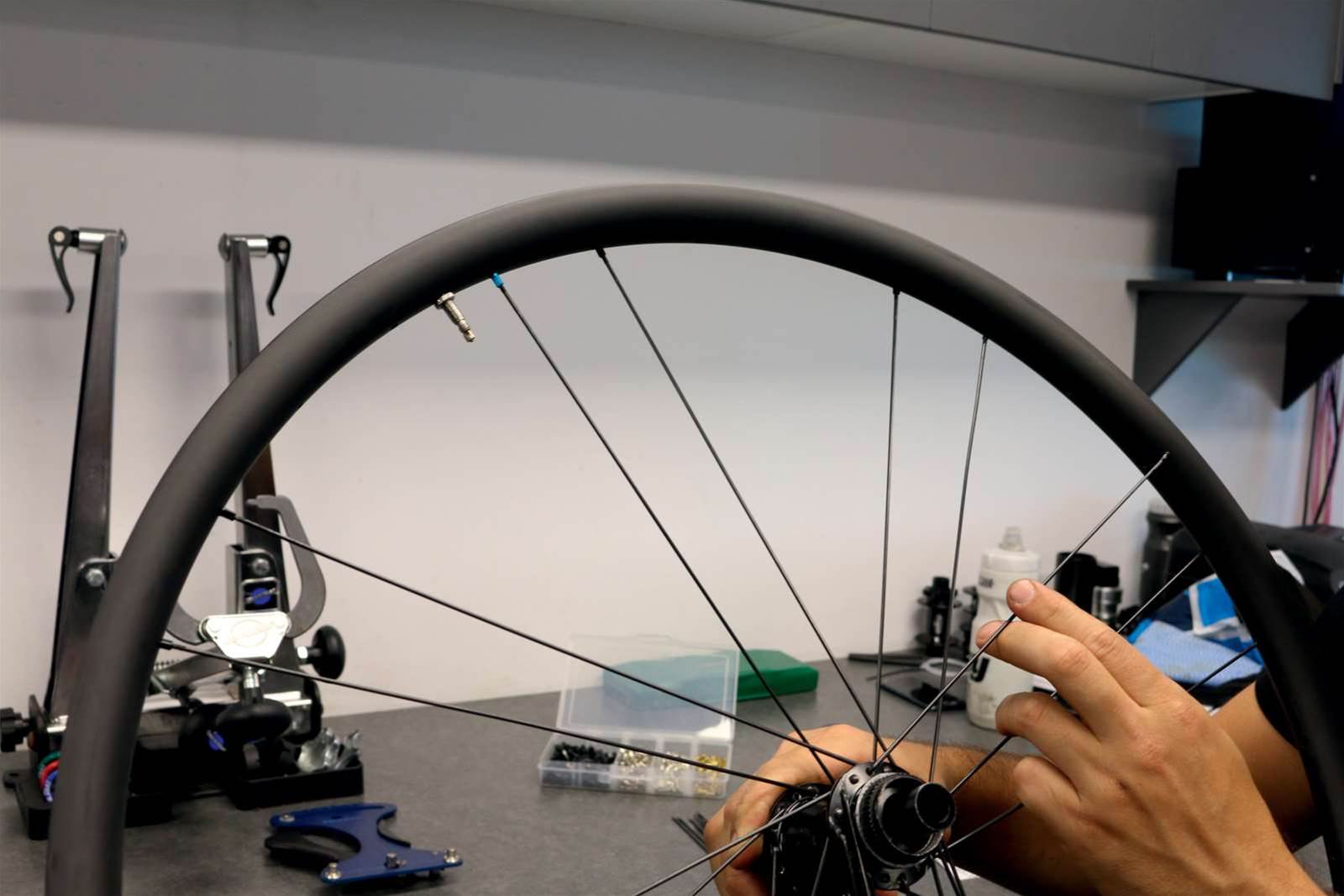 How to build your own wheels in fourteen steps - Australian Mountain ...