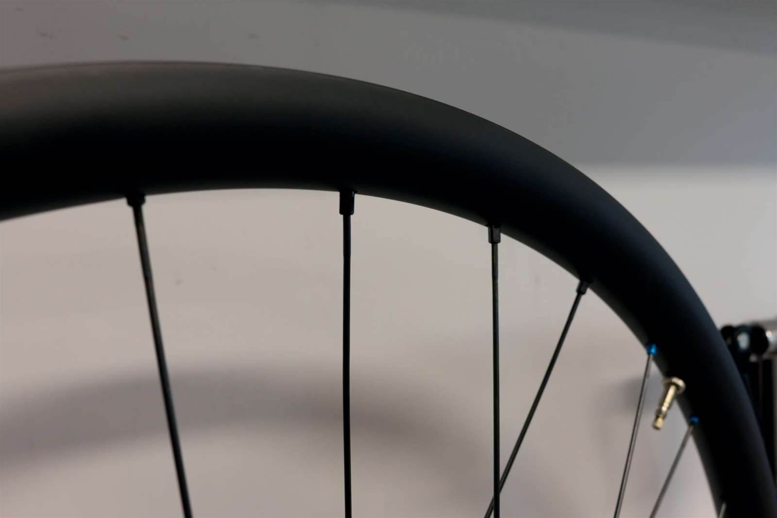 How to build your own wheels in fourteen steps - Australian Mountain ...