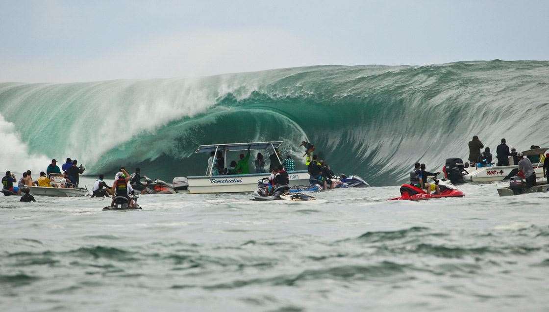 10 Mind-Blowing Teahupoo Moments - Tracks Magazine - The Surfers' Bible ...