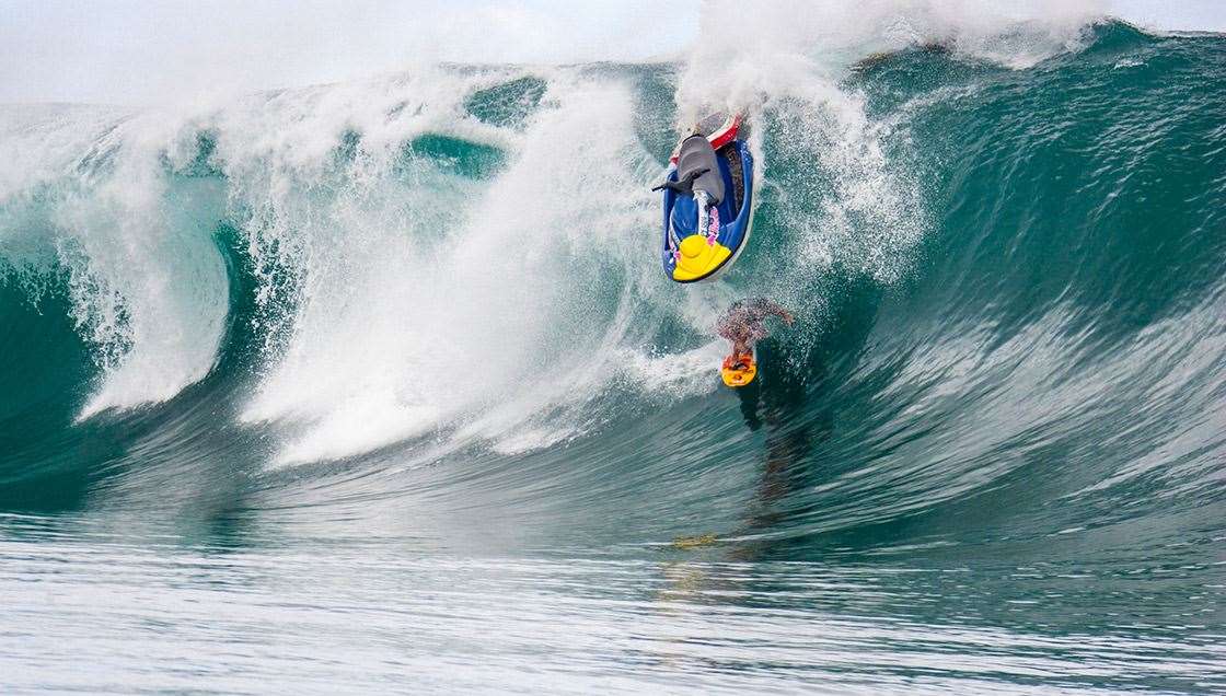 10 Mind-Blowing Teahupoo Moments - Tracks Magazine - The Surfers' Bible ...