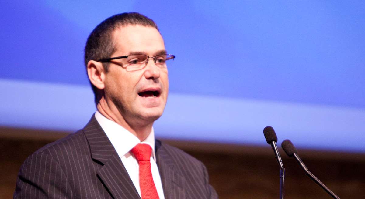 Conroy touts benefits of releasing NBN study - iTnews