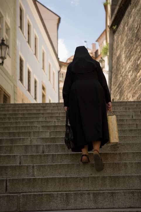 Surfing nuns break vow of silence - iTnews