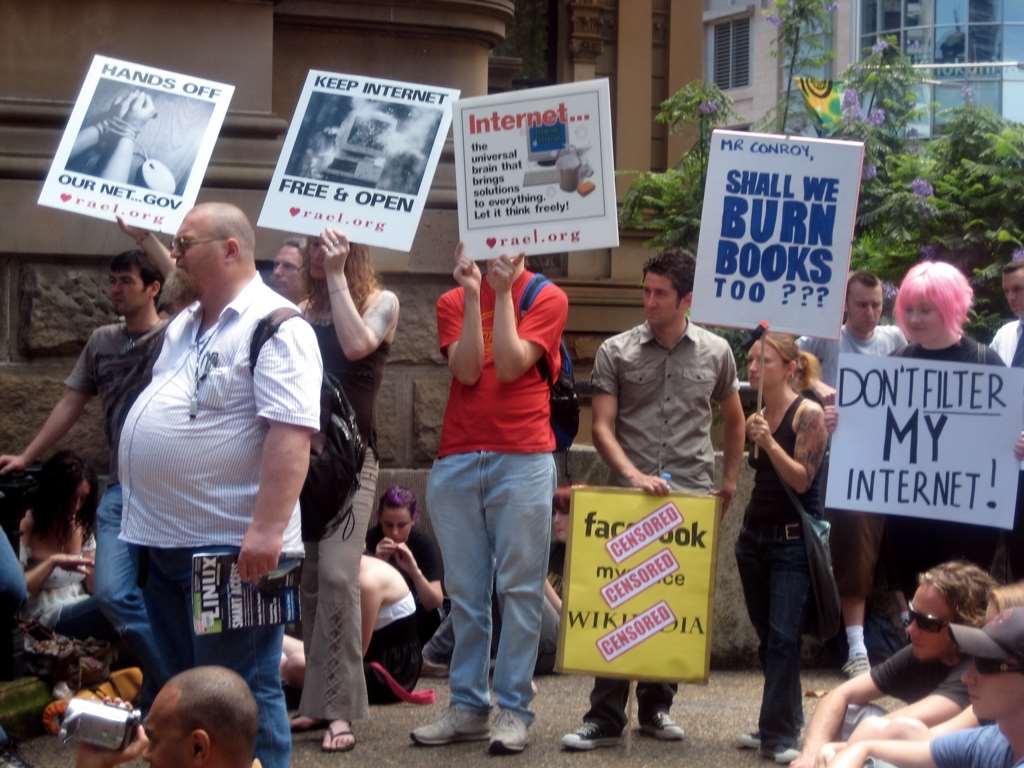 In pictures: Hundreds protest proposed internet filters - iTnews