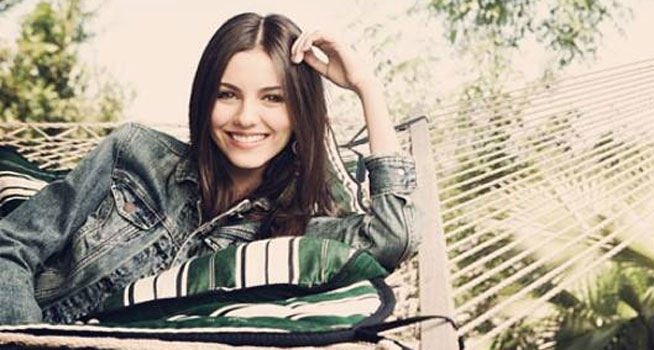 Victoria's Golden New Single! – Total Girl